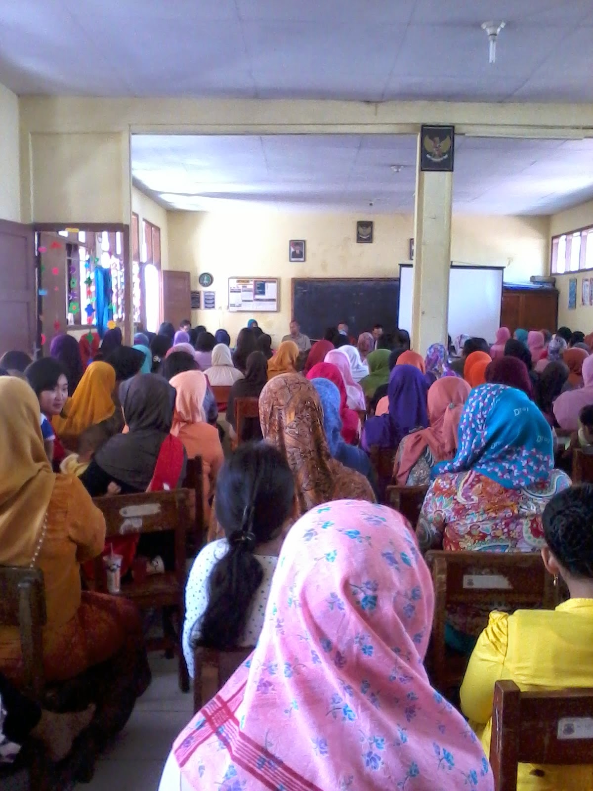 ANEKA GAMBAR UNIK: Rapat Komite Sekolah, Guru dan Orang Tua Murid