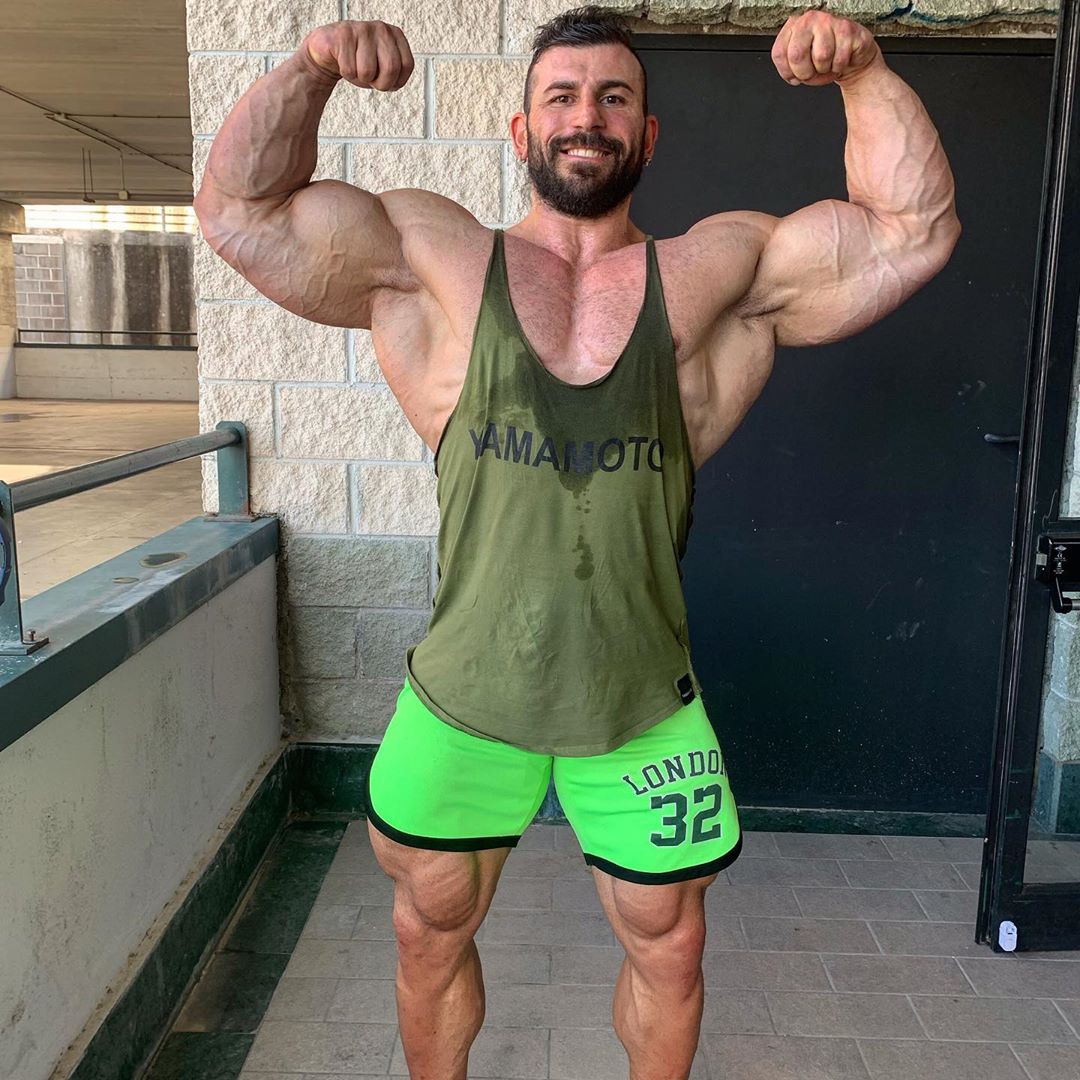 Muscle Lover: Italian IFBB Pro bodybuilder Andrea Muzi