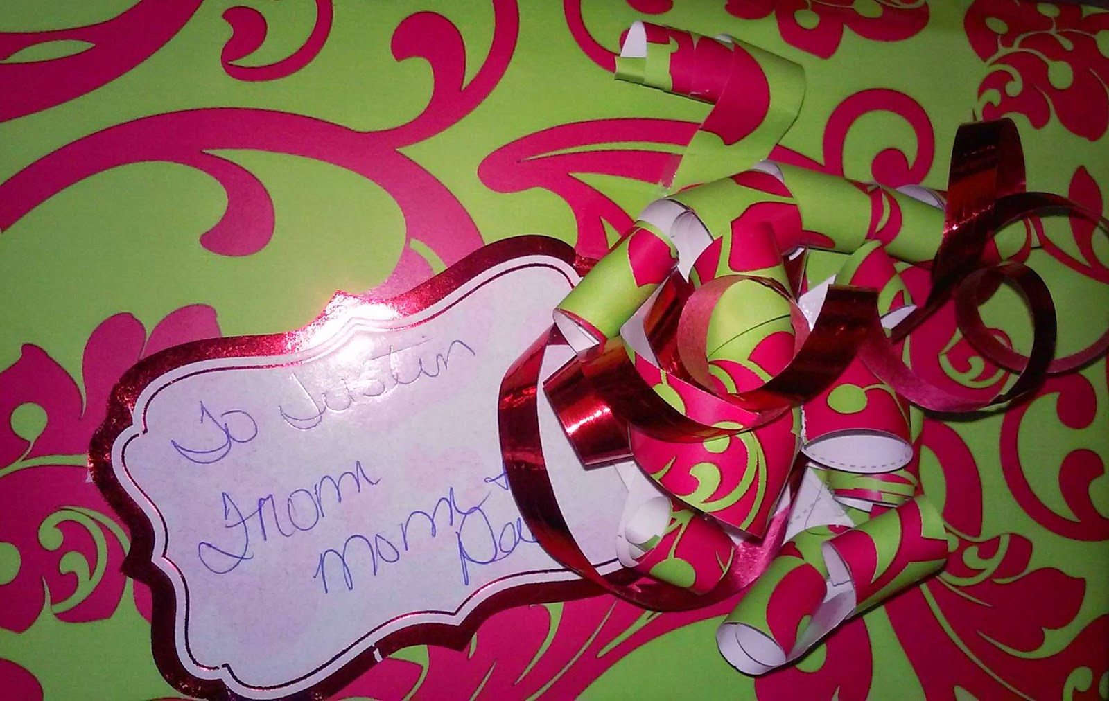 Welcome to the Tralace: Wrapping paper bows