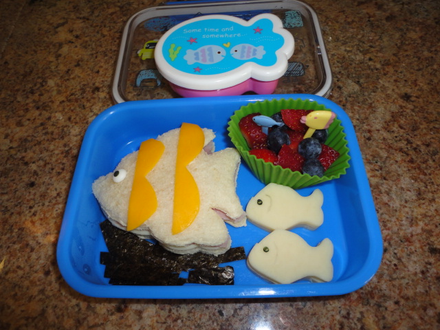 Bento School Lunches : Fishies, Bento Lunch #229