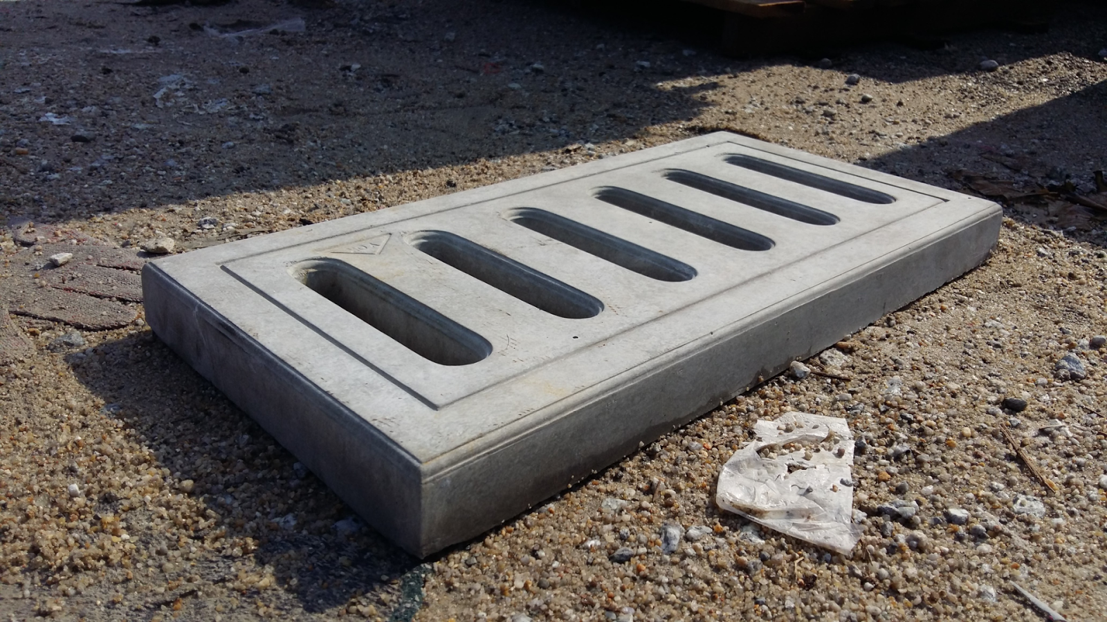 PRECAST COMPRESSED SLAB / CONCRETE GRATING: COMPRESSED CONCRETE SLAB