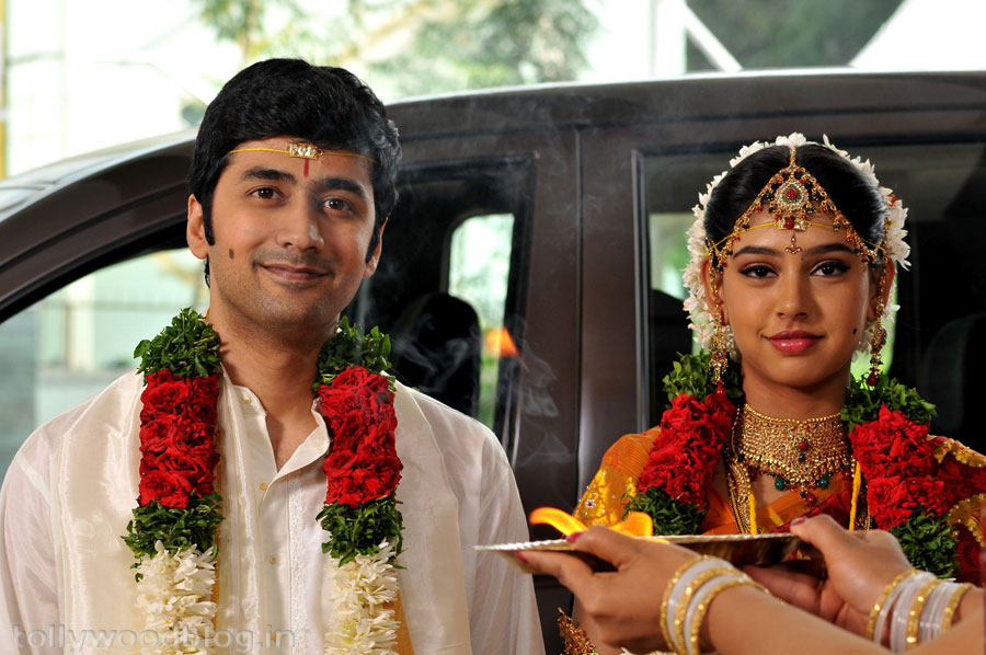 Pelli Pustakam New Telugu Movie photos Gallery