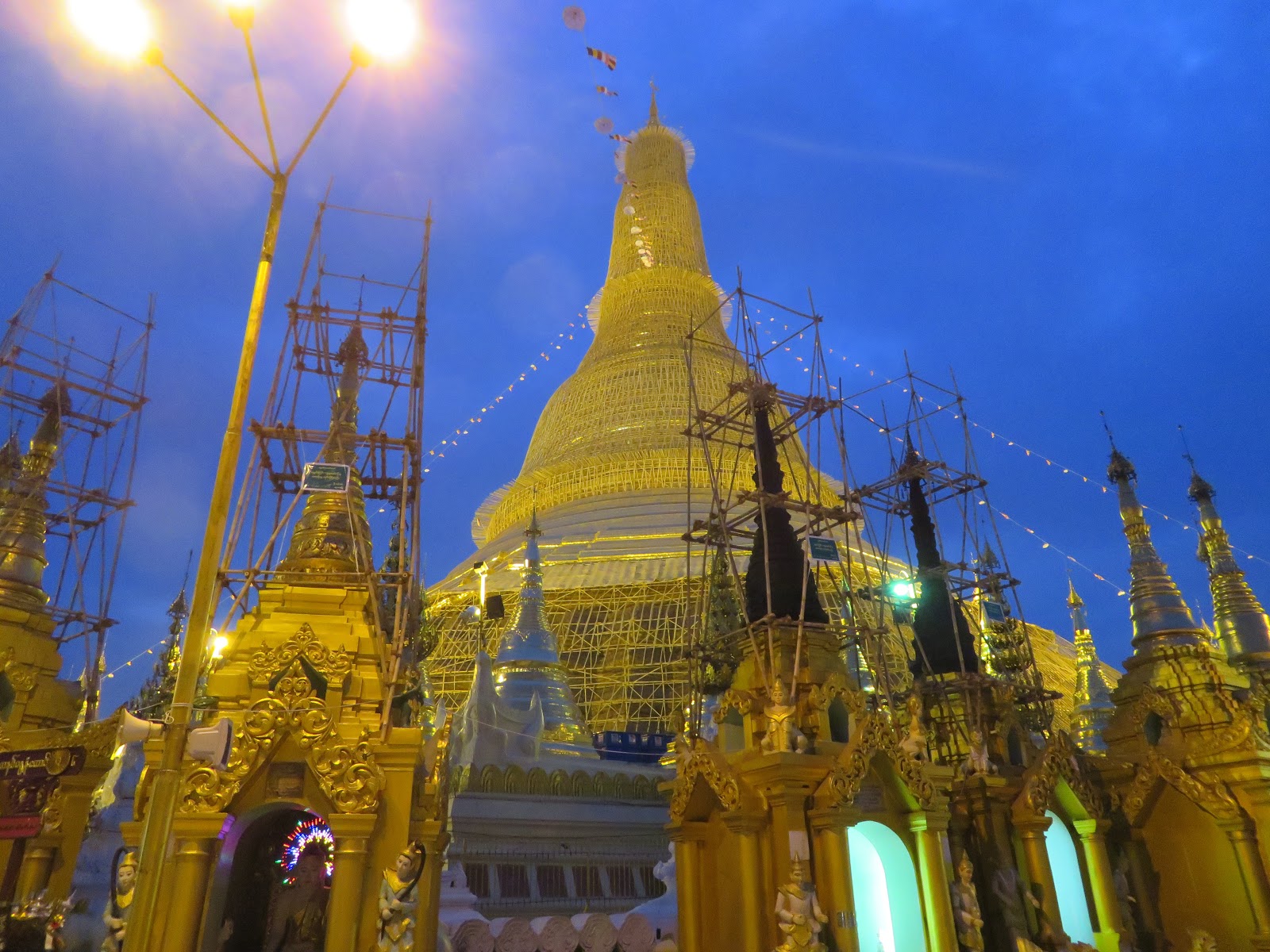 Kee Hua Chee Live!: VISITING SCHWEDAGON GOLDEN PAGODA TEMPLE IN YANGON ...