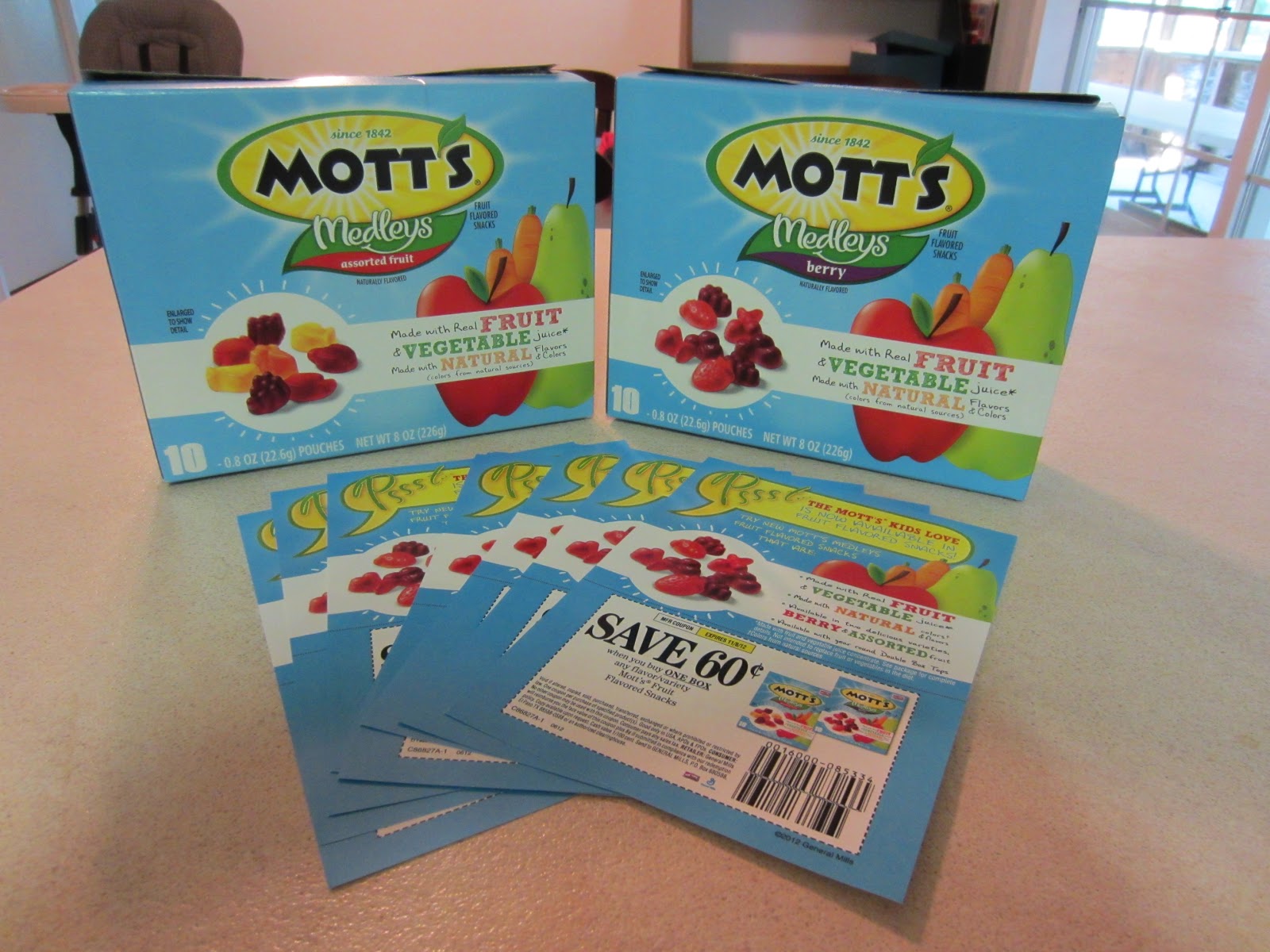 Crafty And Wanderfull Life: Mott's Medleys Fruit Flavored Snacks Review