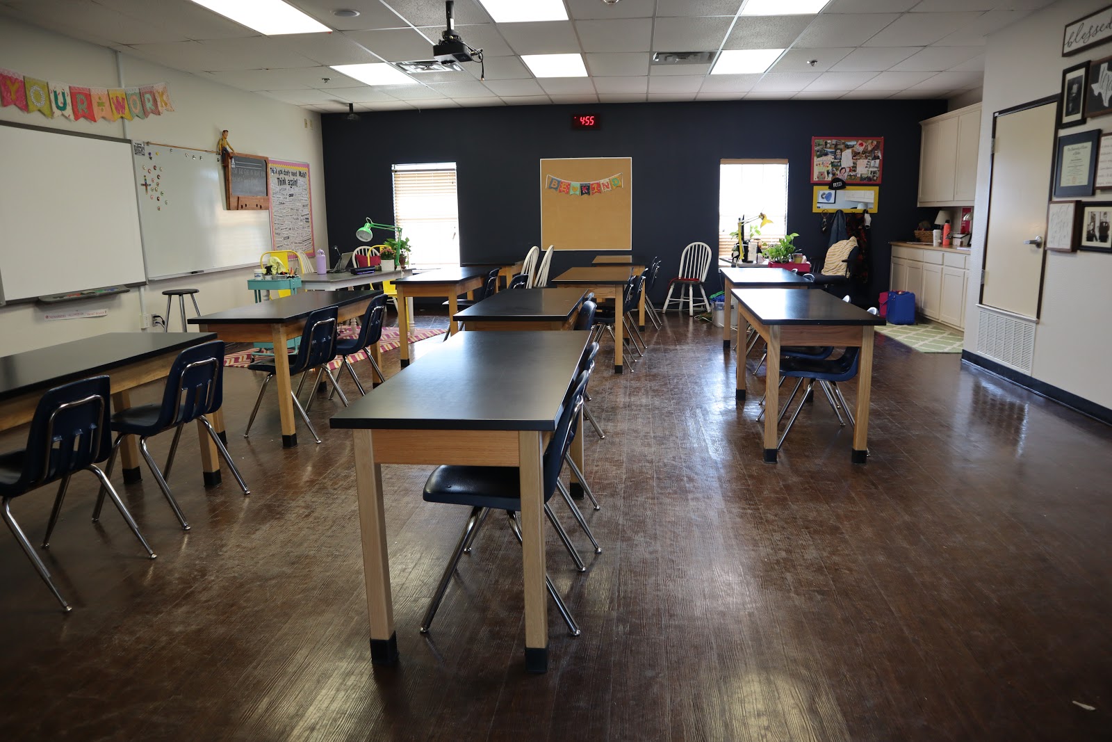Momfessionals: Teacher Tuesday: Classroom Tour