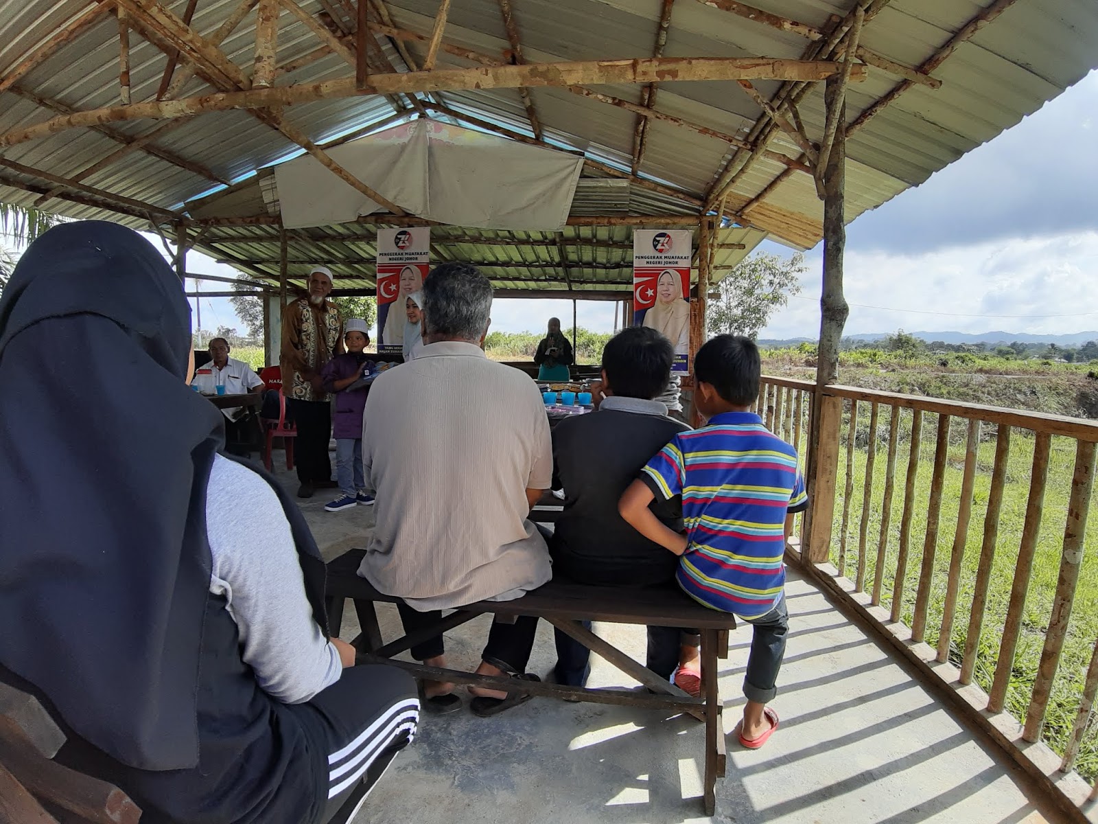 Gubuk Kecil Kembara Jalanan: MUAFAKAT MEMBAWA BERKAT