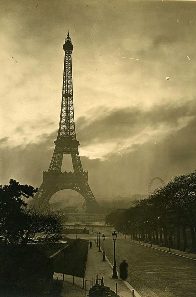 54 Vintage Photographs Captured Street Scenes of Paris in the 1920s ...
