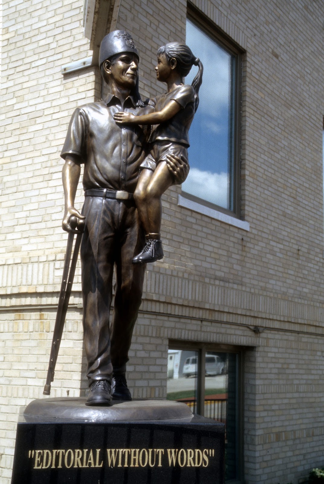 Chris Navarro Studio Blog: ''EDITORIAL WITHOUT WORDS'' monumental ...