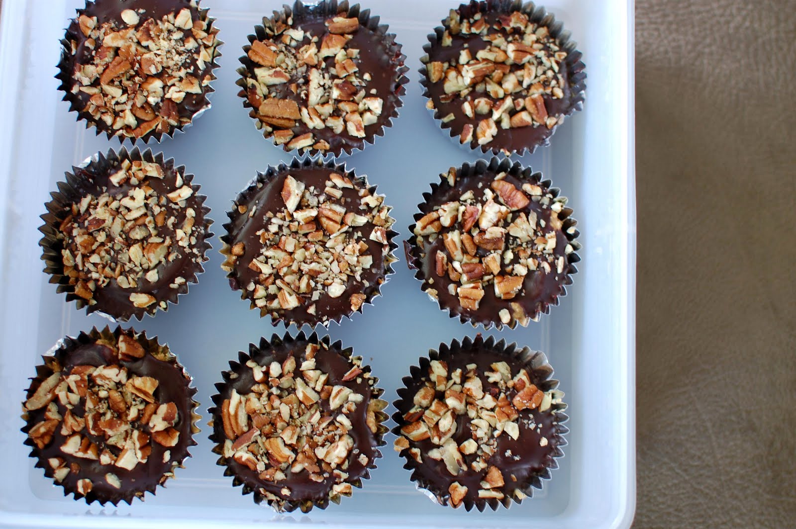 33 Shades of Green: Tasty Tuesdays: Chocolate Peanut Butter Cups