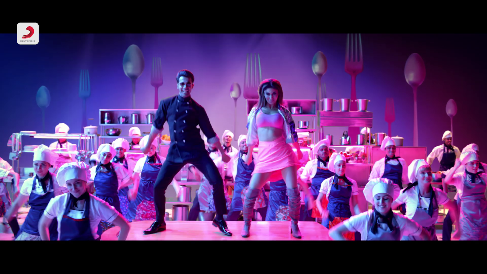 STARS INDIAN OF INDIAN TELEVISION: Mouni Roy looking stunning in The ...