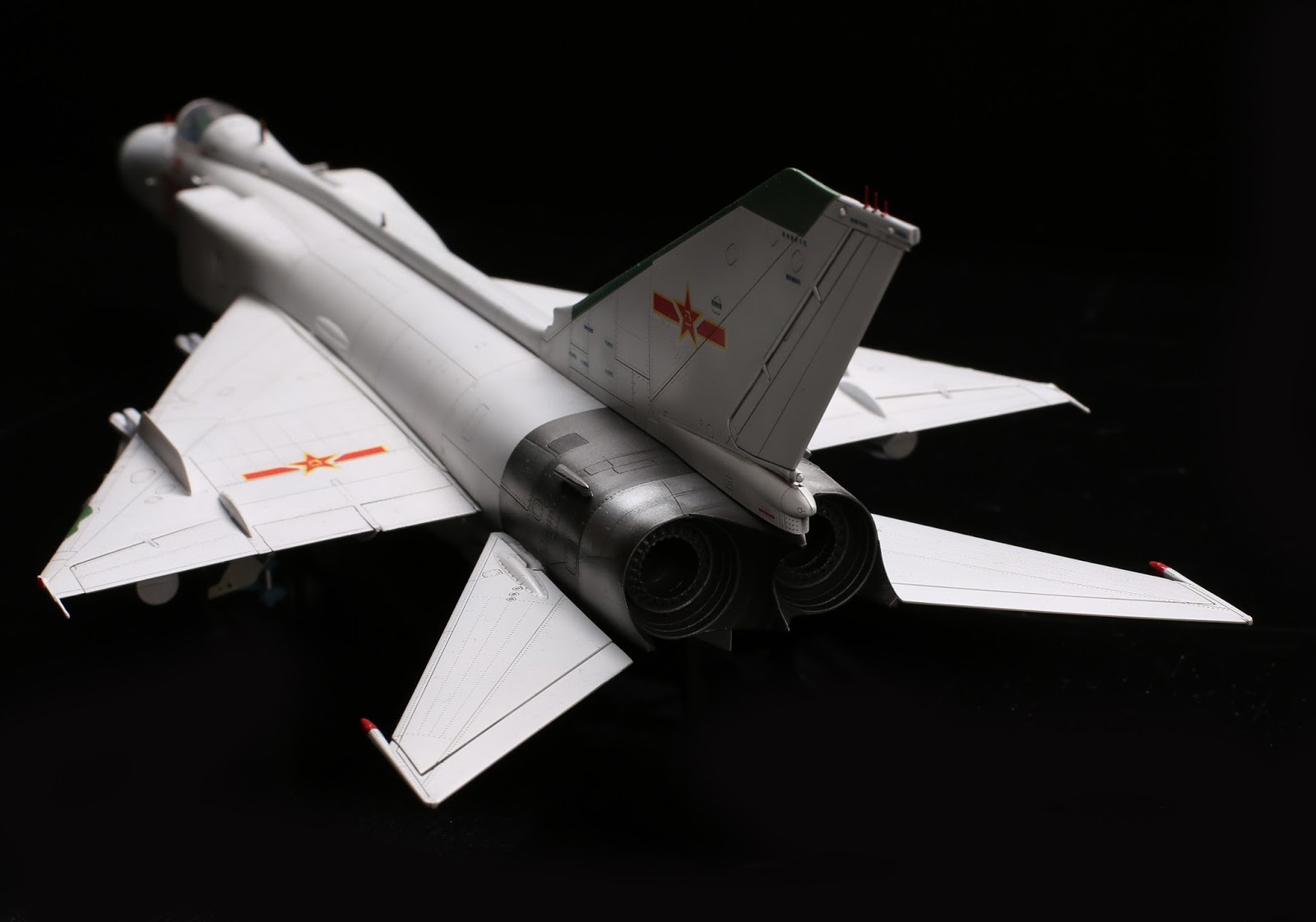 Tommy's Fantastic Models World: Trumpeter 1/48 J-8II 81192(Chinese Hero ...