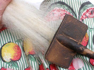 The Fiber Bug: Preparing a Raw Fleece: Flick Carding the Locks