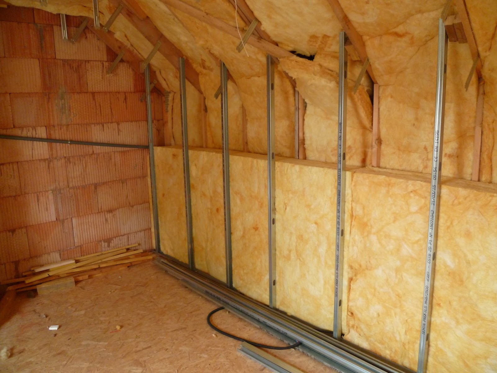 Notre maison à ESTAIRES: Pose des Velux + Isolation + Membrane ...