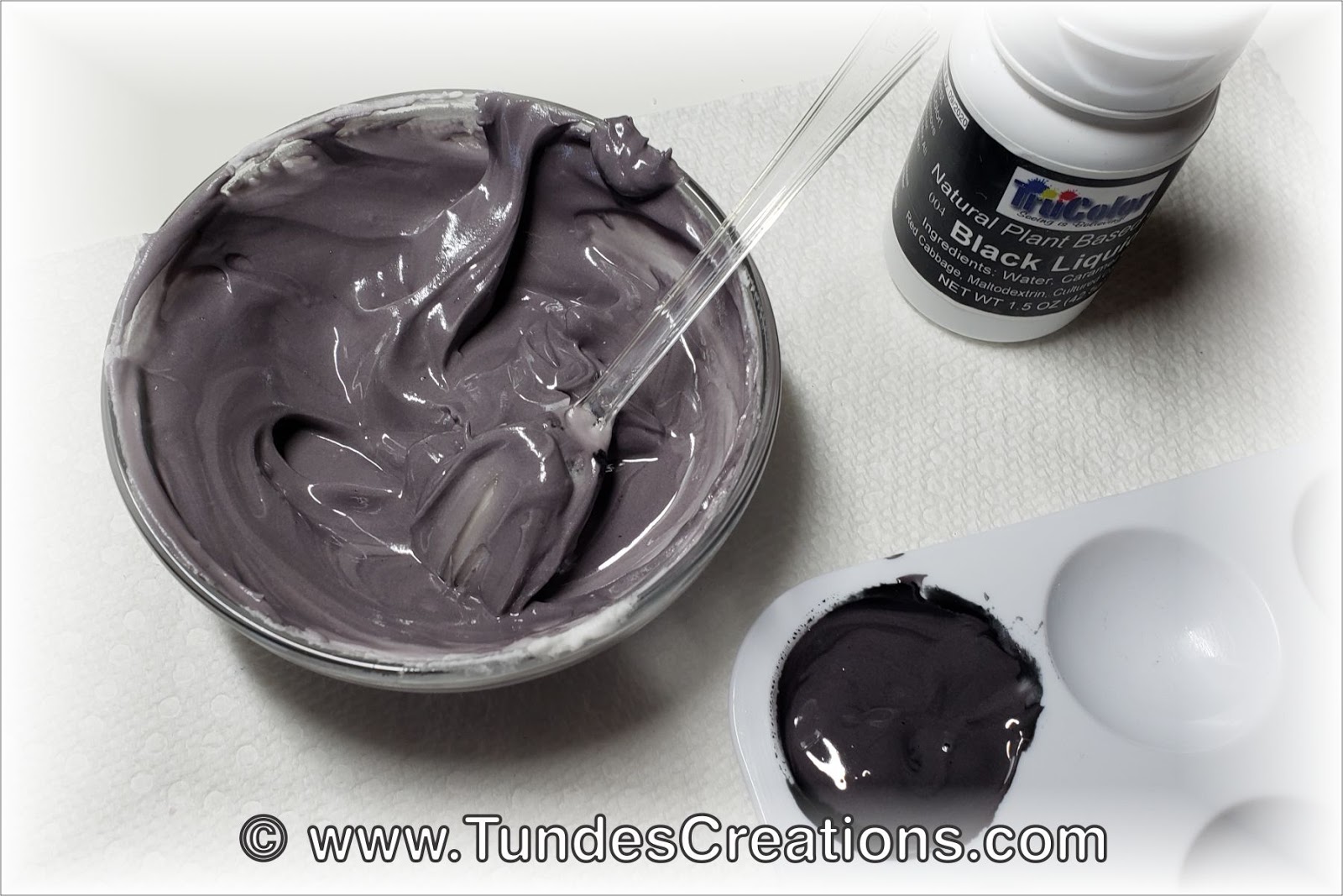 The Gingerbread Artist: TruColor Liquid Colors in Royal Icing