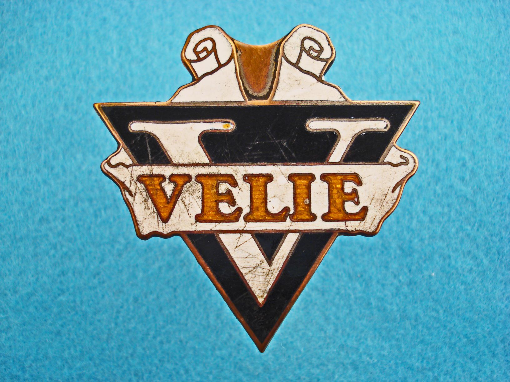 American Auto Emblems: VELIE
