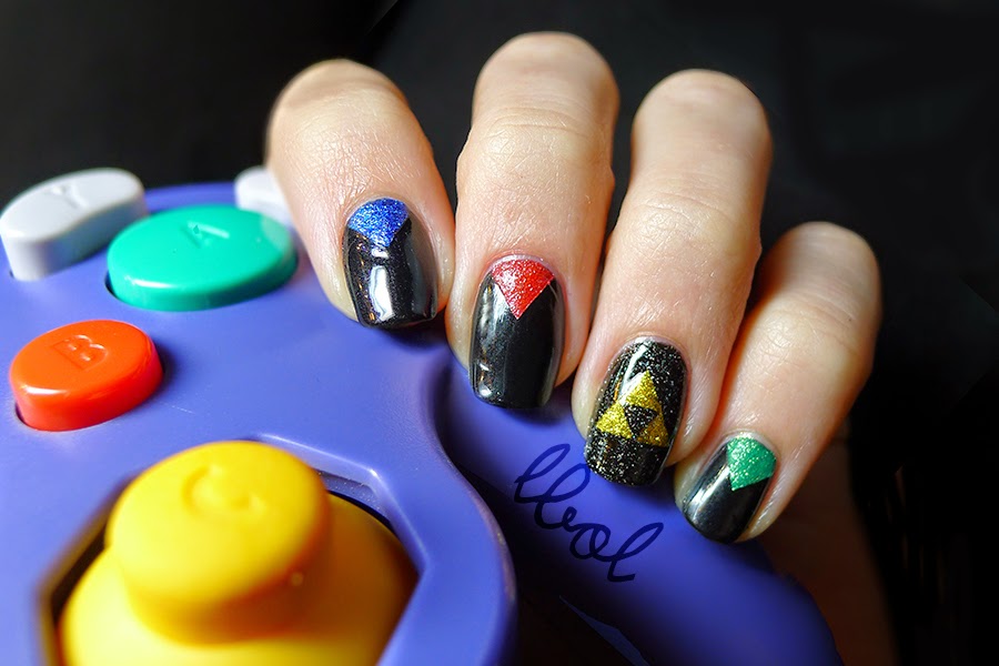 Little Bottles of Love: Legend of Zelda Triforce Nail Art