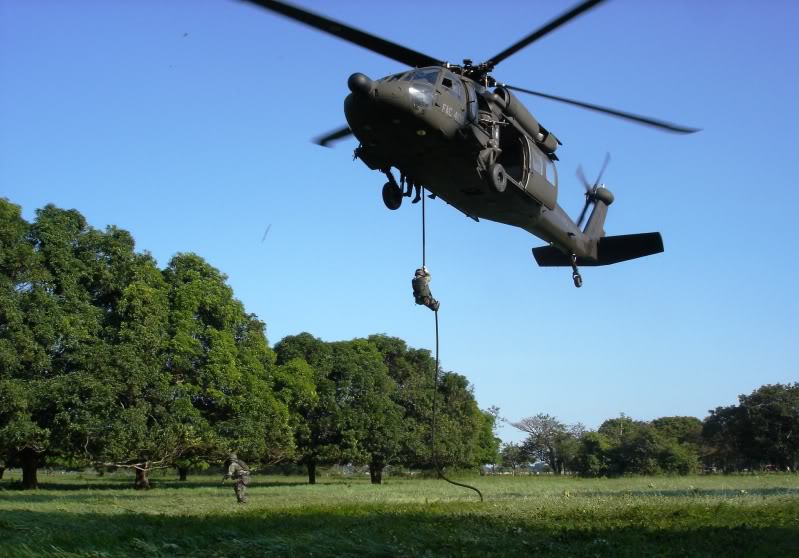 Fast Rappel desde un Sikorsky UH-60 Black Hawk [F.A.C] | Ejército de ...