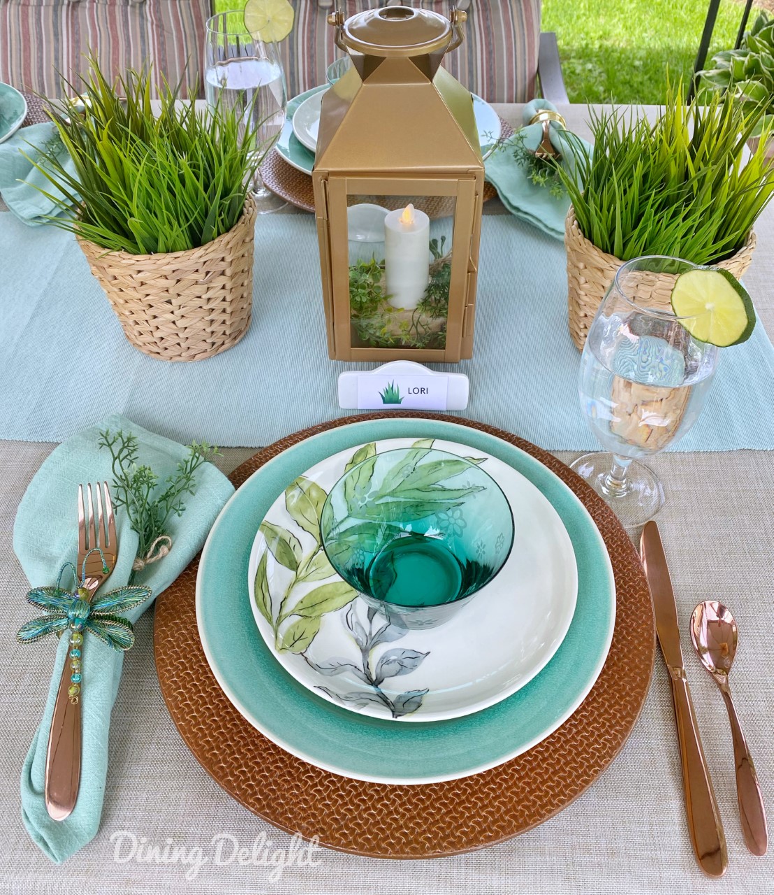 Dining Delight: Summer Tablescape for the Backyard