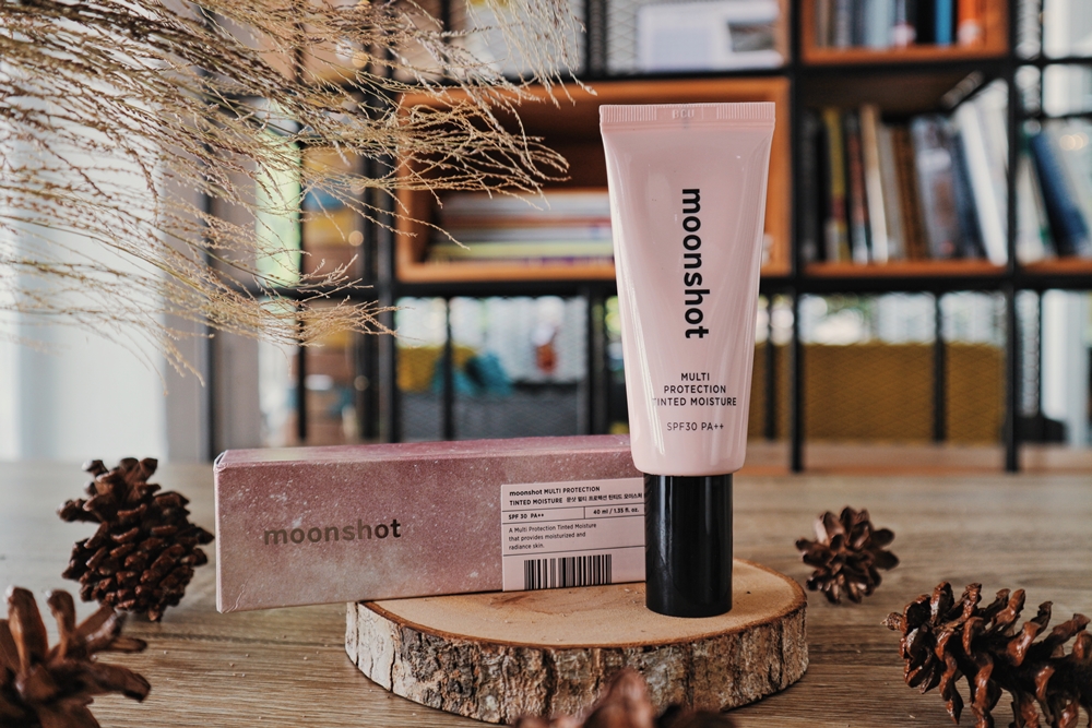 Review Moonshot Micro Setting Fit Cushion 301 Honey & Multi Protection Tinted Moisture SPF 30 PA