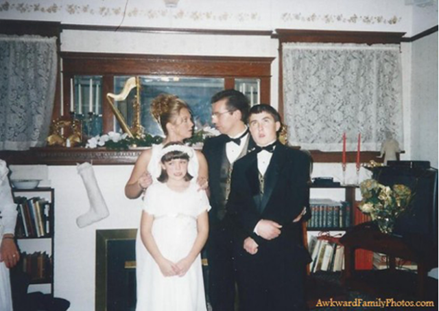 When Wedding Photos Go Wrong: These 30 Awkward Wedding Photographs You ...