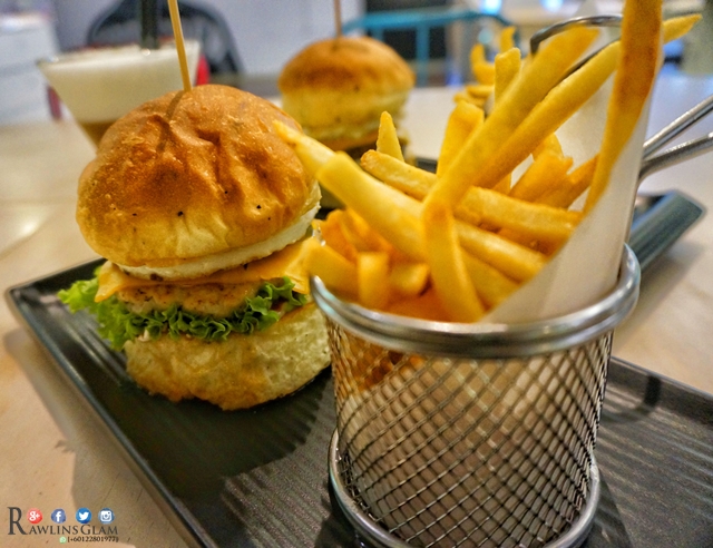 Stay Calm and Have Fries @ Mini-Mini Cafe | R A W L I N S _ G L A M