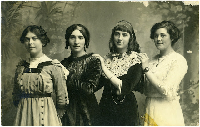 45 Charming Photos of Teenage Girls in the 1910s ~ Vintage Everyday