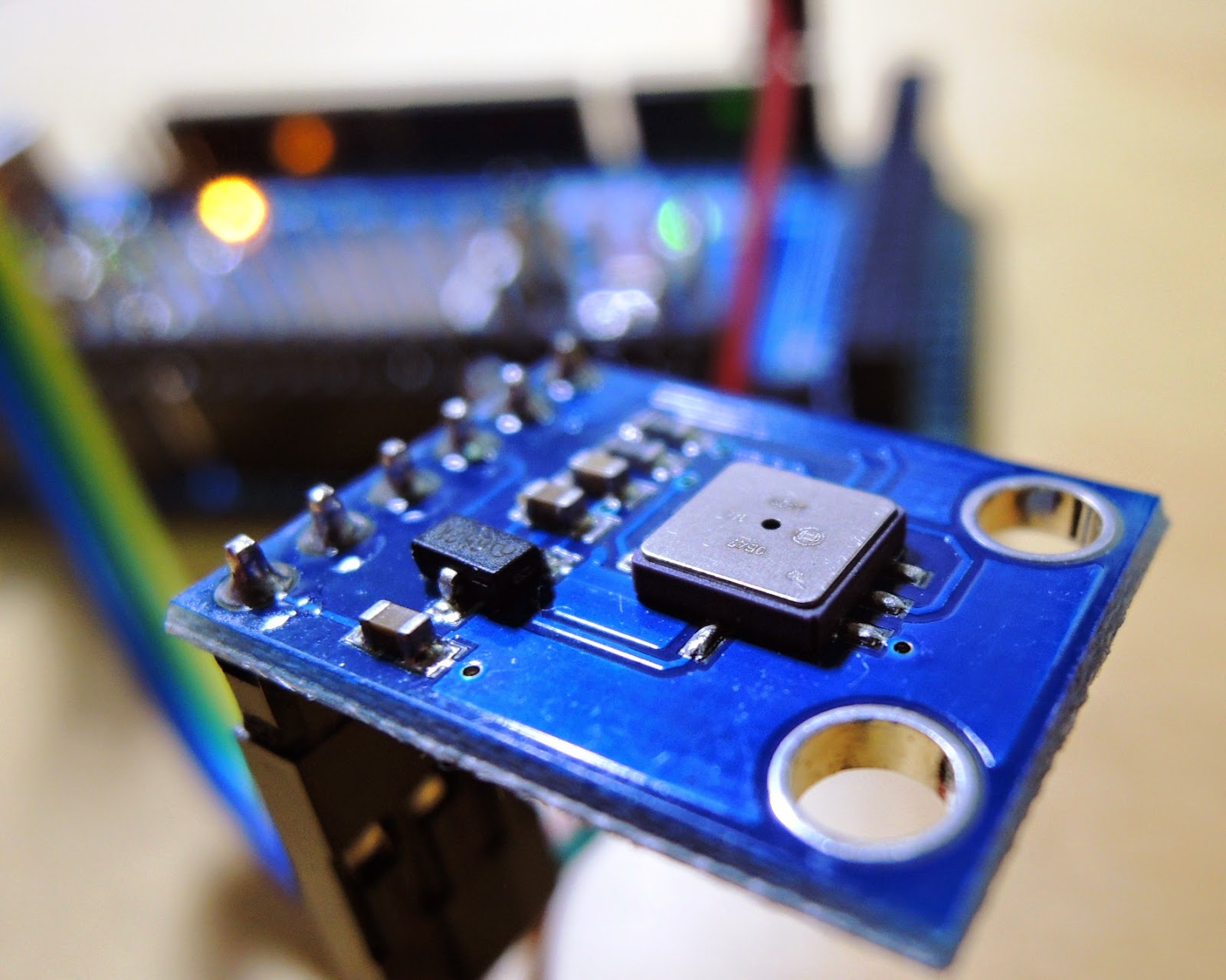 Ming's Blogger: Arduino範例20：利用BMP085擷取大氣壓力 (換算成海拔高度)