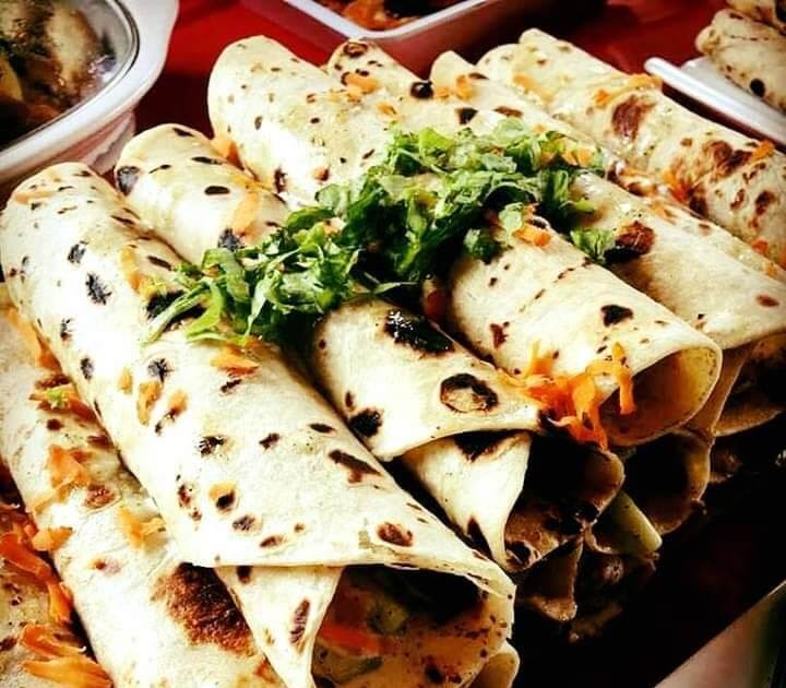Chicken Chapati Roll With Garlic Sauce