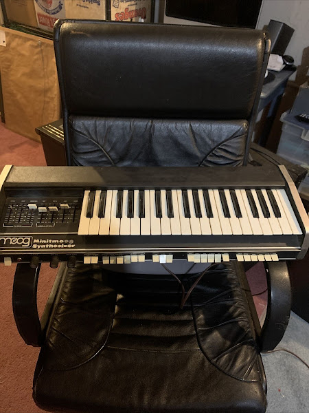 MATRIXSYNTH: Moog Minitmoog SN 0001 Prototype?