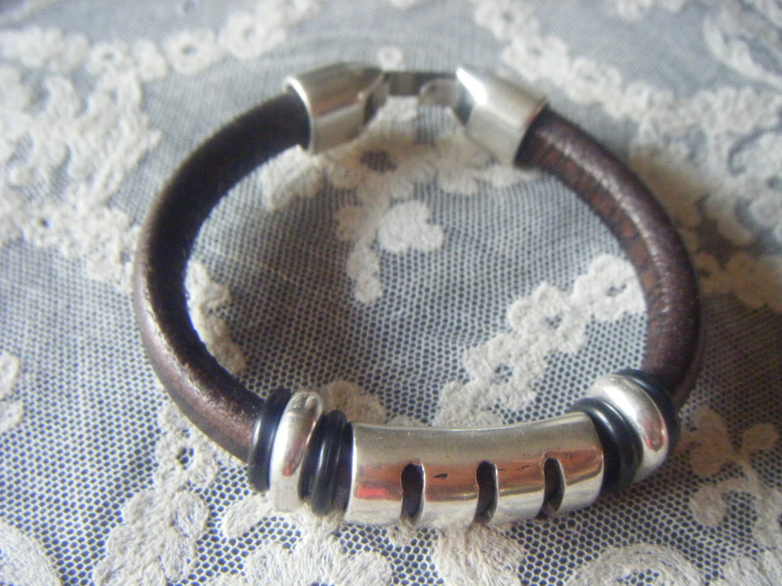 loscomplementosdeclarita: Pulseras para chicos.