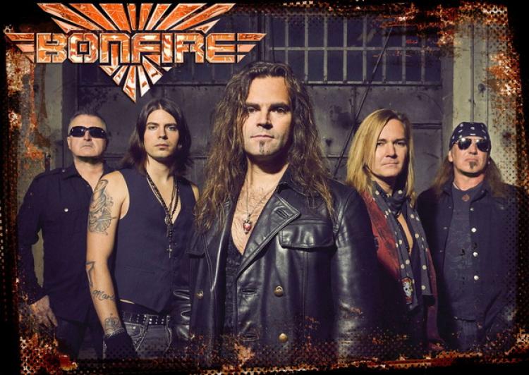 ΠΡΟΒΛΗΜΑ ΥΓΕΙΑΣ ΑΝΤΙΜΕΤΩΠΙΖΕΙ Ο ΤΡΑΓΟΥΔΙΣΤΗΣ ΤΩΝ BONFIRE! | Metal Nuovo