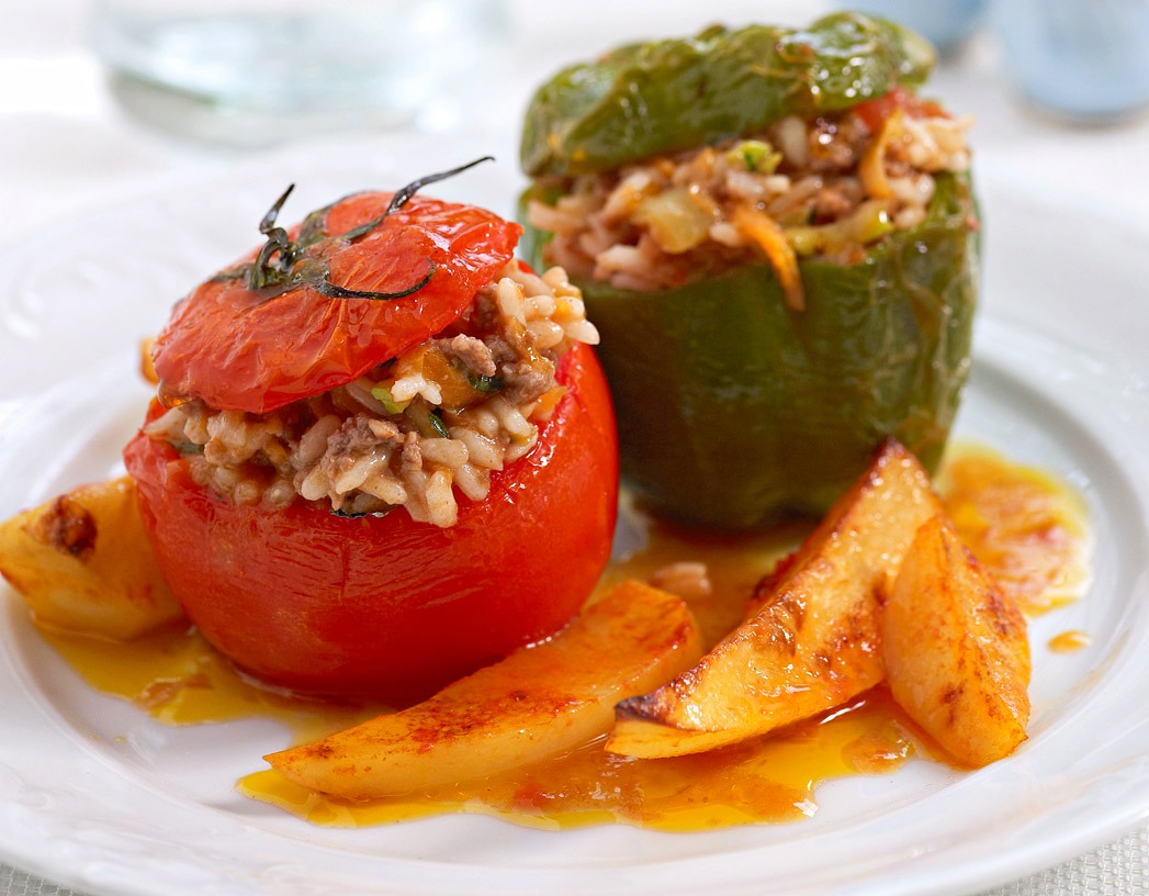 Ioanna's Notebook: ΓΕΜΙΣΤΑ / GEMISTA (RICE STUFFED PEPPERS & TOMATOES)