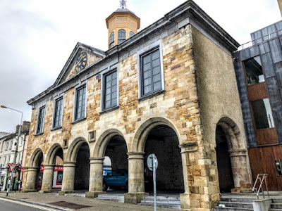 Patrick Comerford: Two landmark buildings in Clonmel bookend each end ...