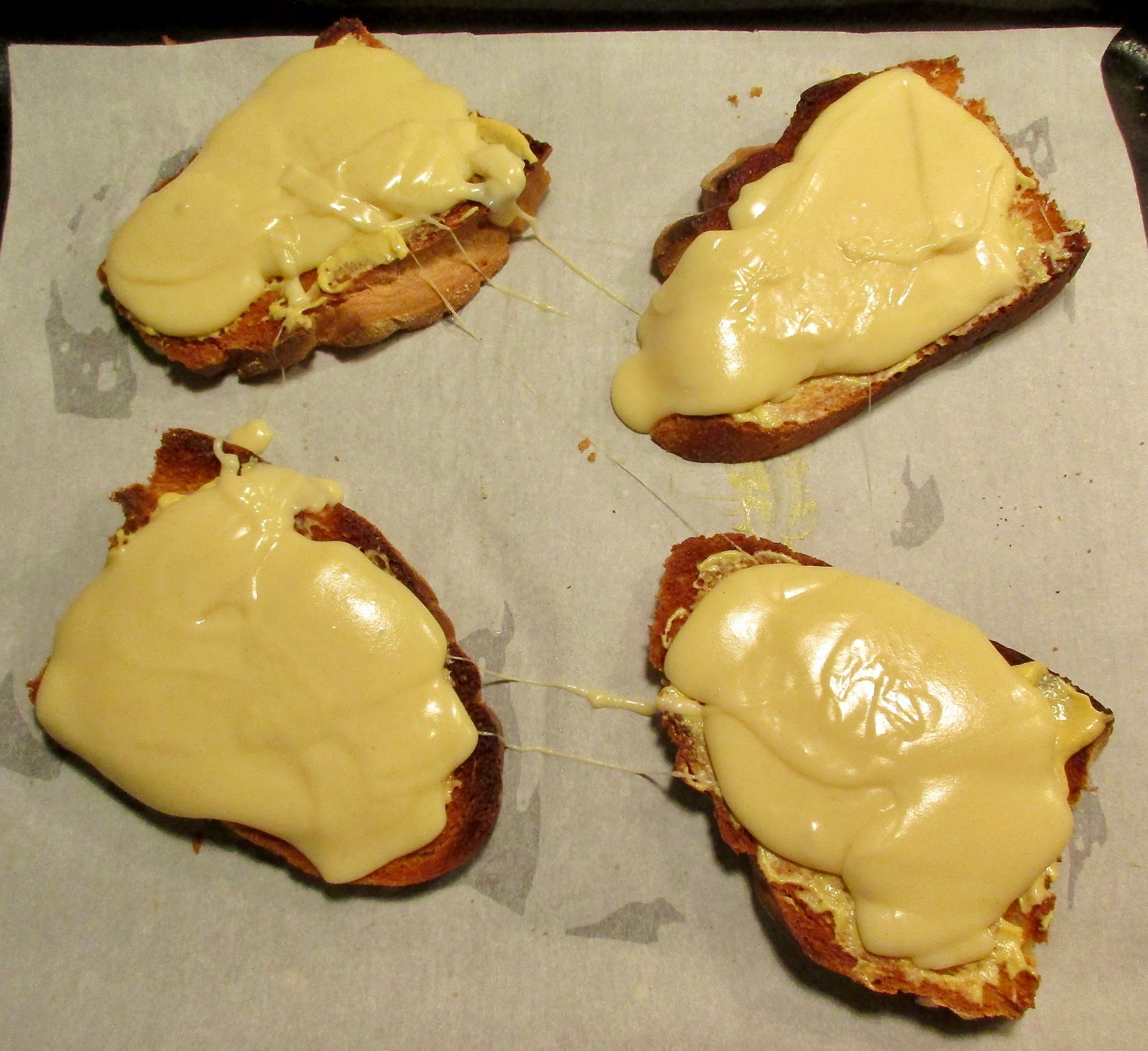 Il mondo di Luvi: Welsh rarebit - Pane tostato gallese con formaggio fuso