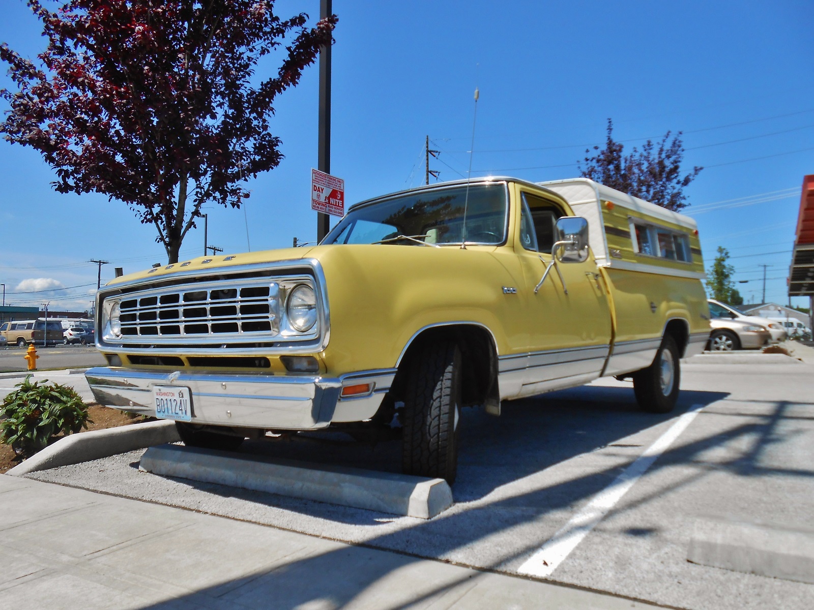 Seattle's Parked Cars: 1974 Dodge D100 Adventurer Sport