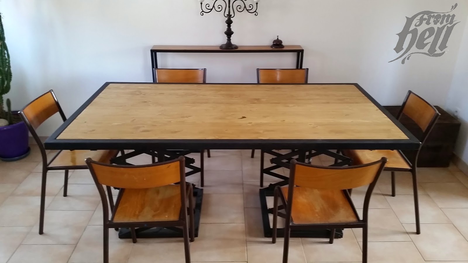 From Hell: Table de salle à manger industrielle
