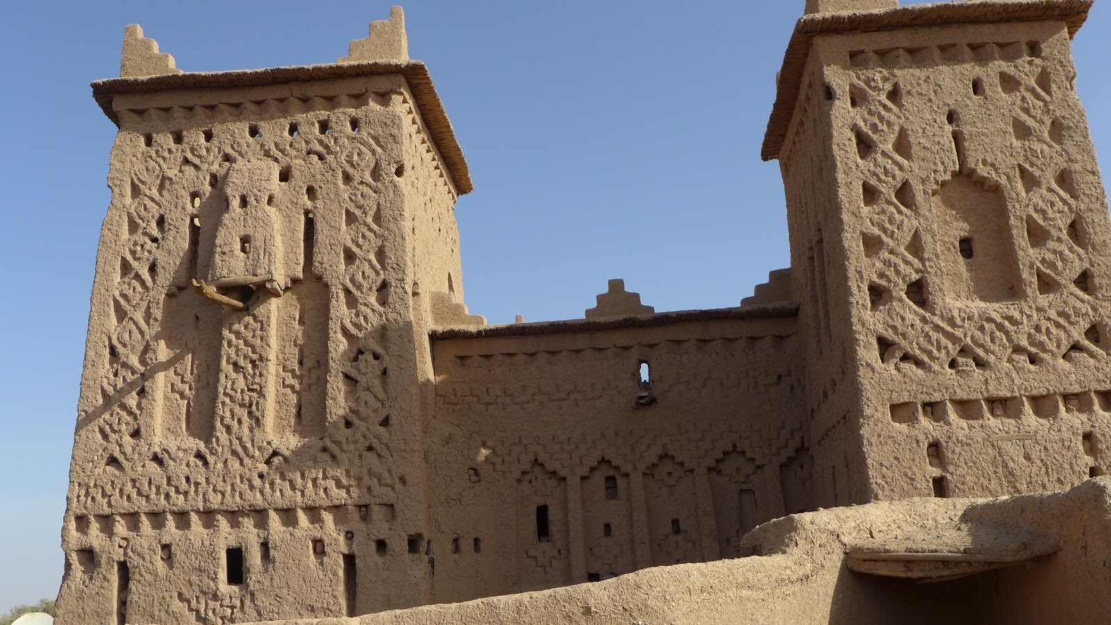 Gallivanting Isadora: A Kasbah and a Ksar ....