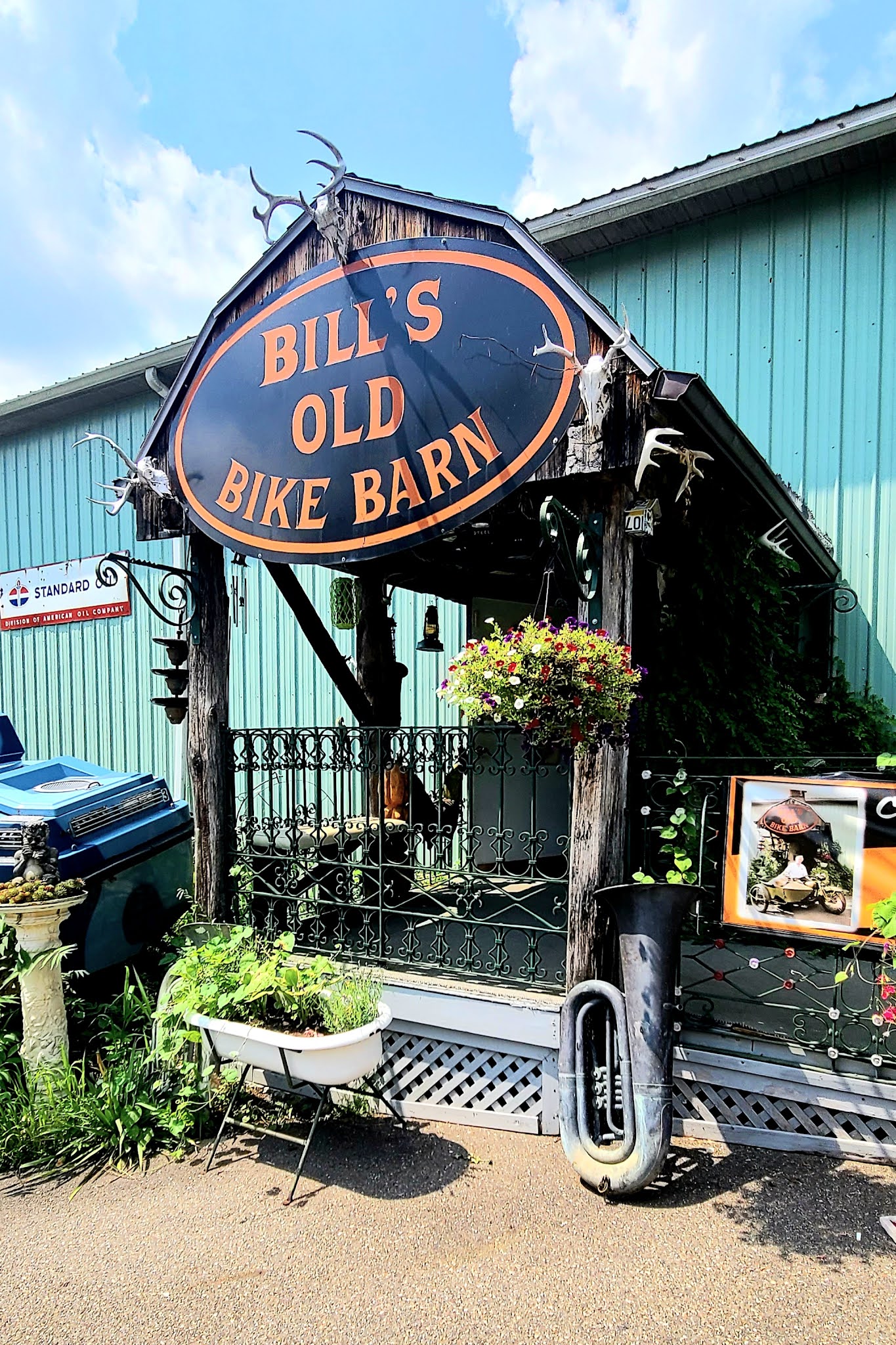 Valley Girl Views: Visiting Bills Old Bike Barn