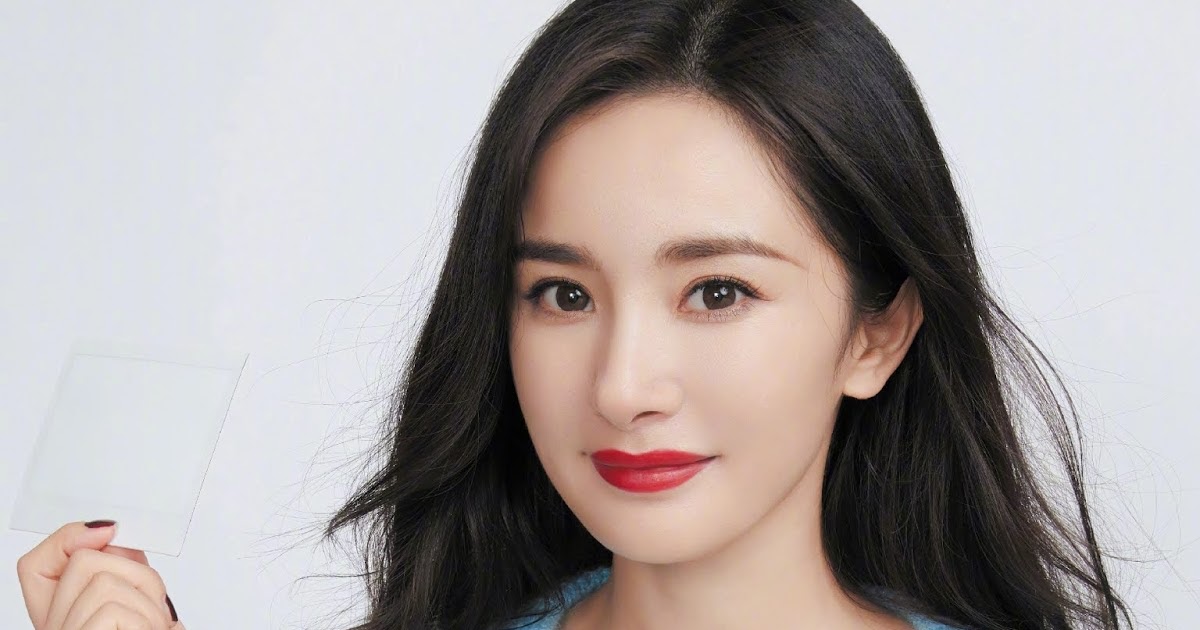 China Entertainment News: Yang Mi poses for photo shoot