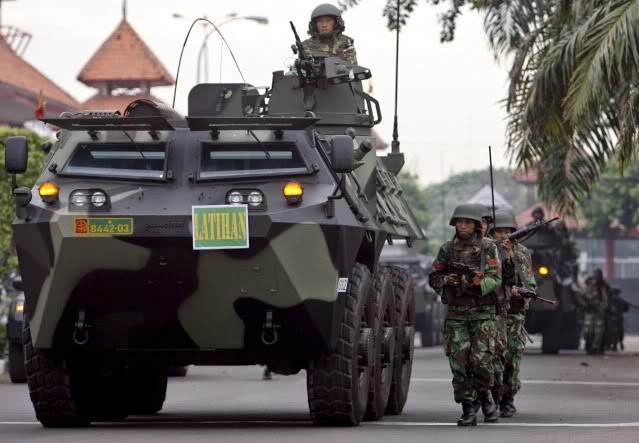 Hartawan: panser dan tank TNI AD