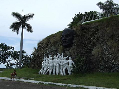 estatuas de lenin en el mundo: La Habana, Colina Lenin