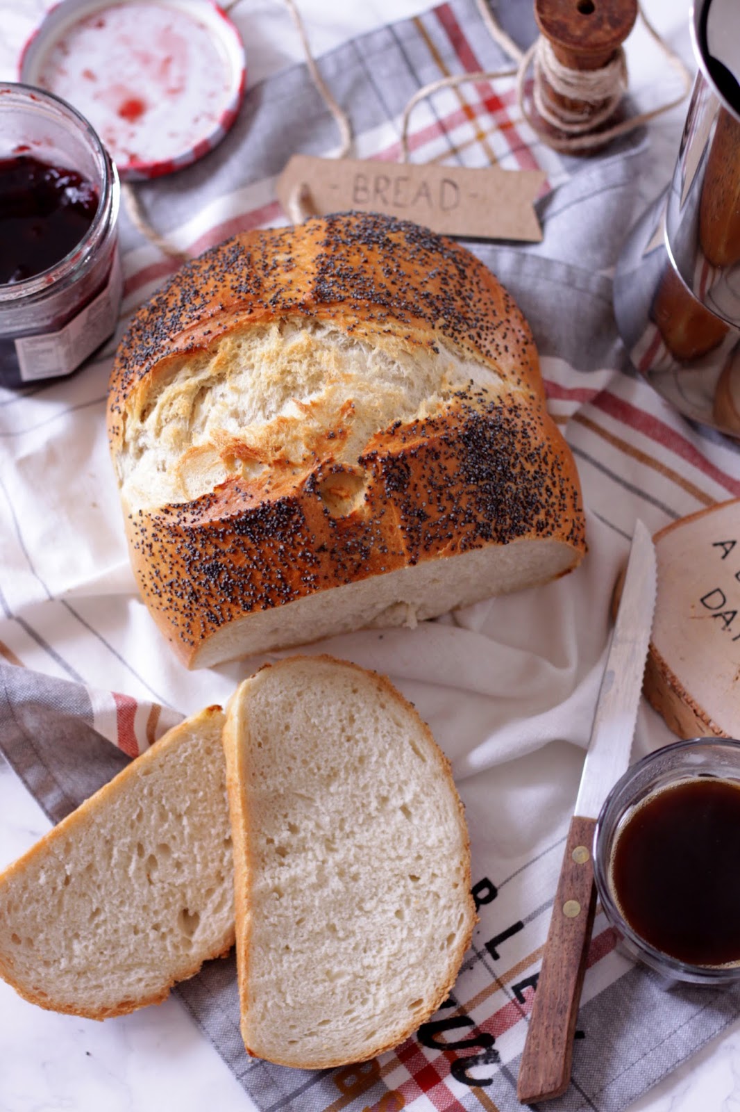 Happy Kitchen.: Prosty chleb codzienny (na drożdżach).