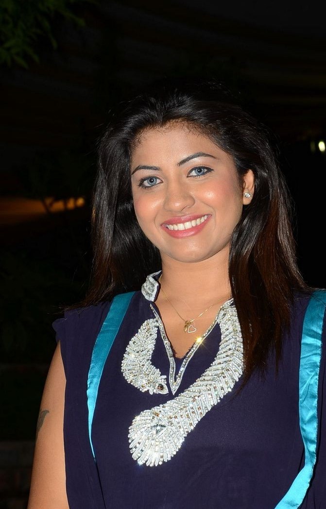 Geethanjali Telugu Heroin New Photos,Geethanjali Latest Hot Clevage ...