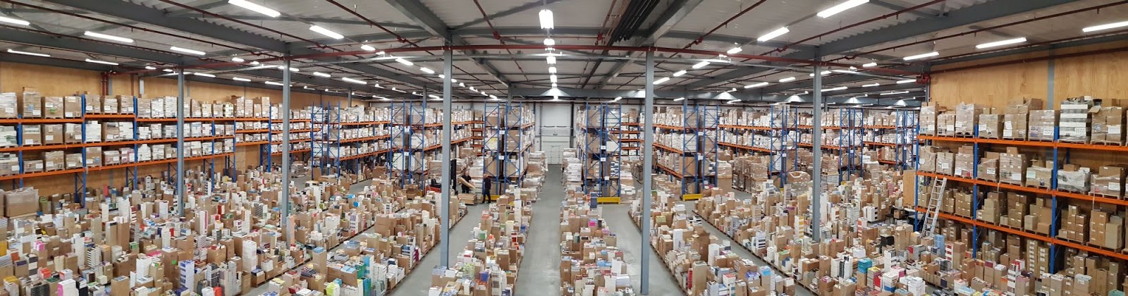 Steven Sterk vervangt verlichting magazijn door LED TL verlichting ...