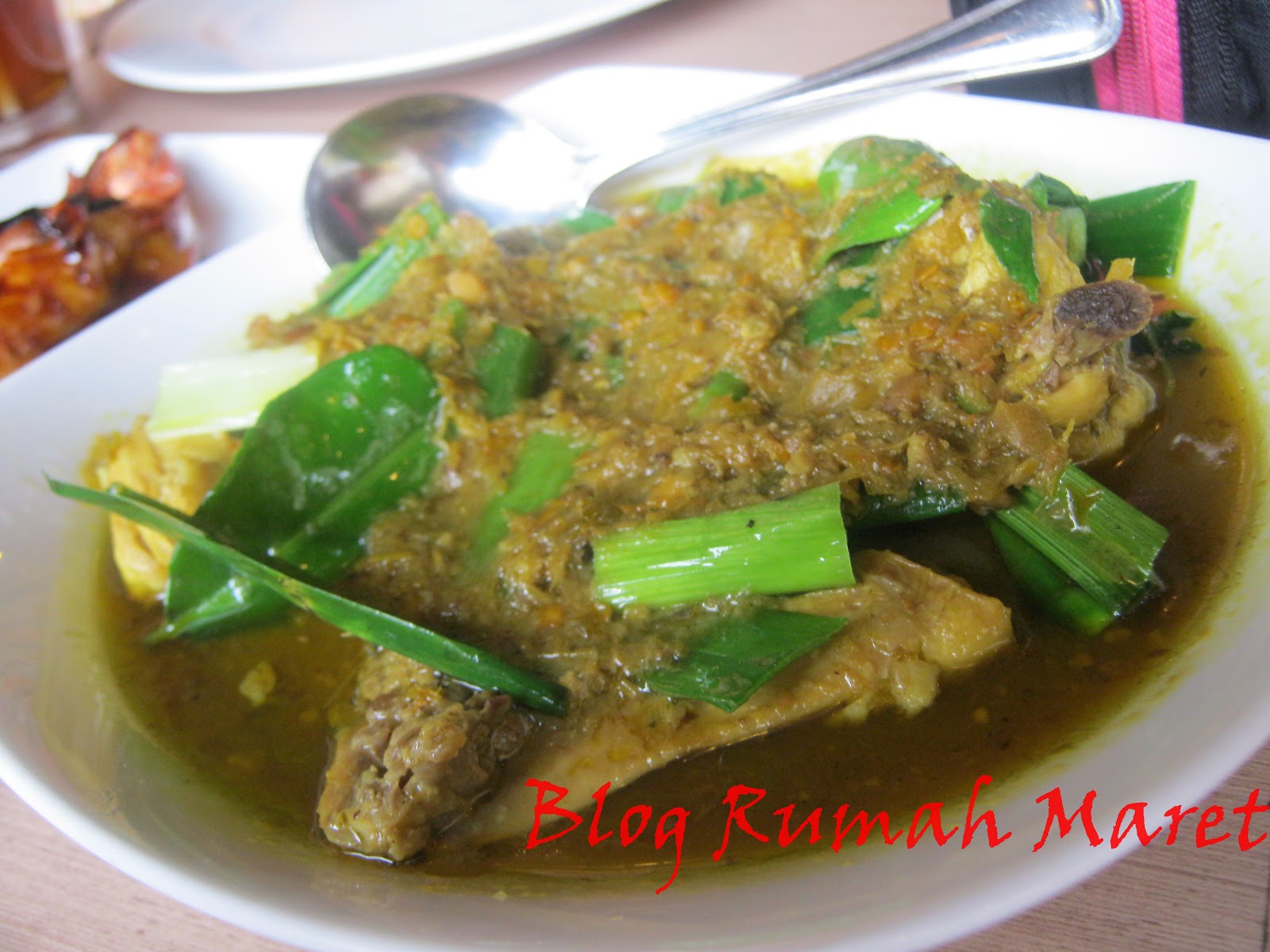 Rumah Maret: Restoran Munik Matraman