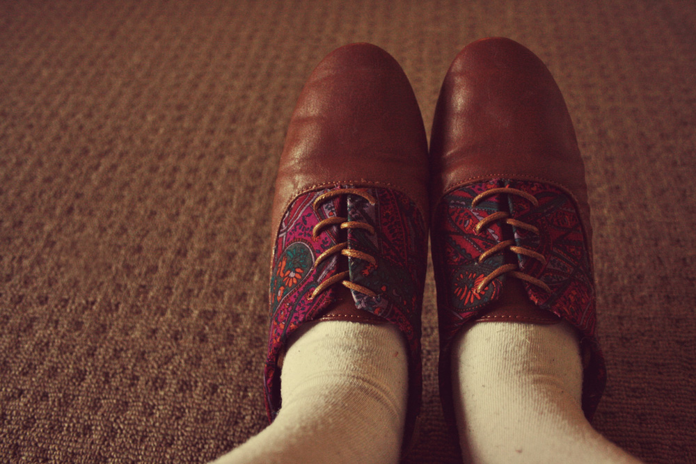 The Pineneedle Collective: DIY Floral Brogues (a neat way to update ...