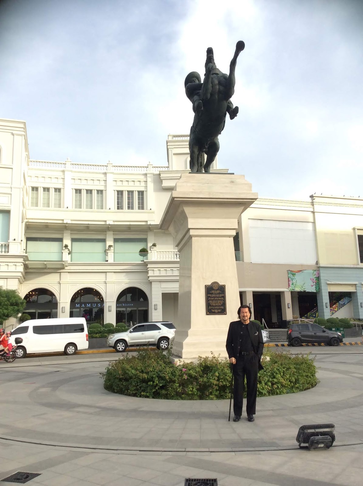 Megaworld formally unveils iconic Delgado monument in Iloilo Business ...