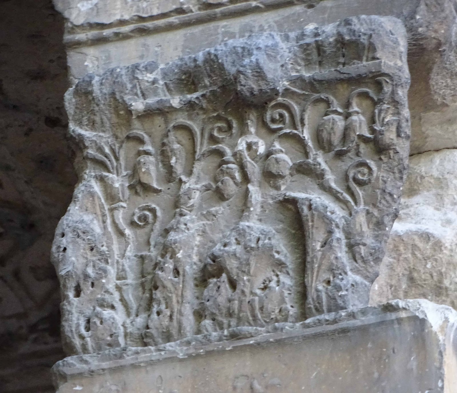 LAS PARIDAS DE MARCELO DEL CAMPO: Los capiteles del llamado "templo de ...