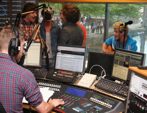 Harry Styles Argentina, One Direction: One Direction en Real Radio