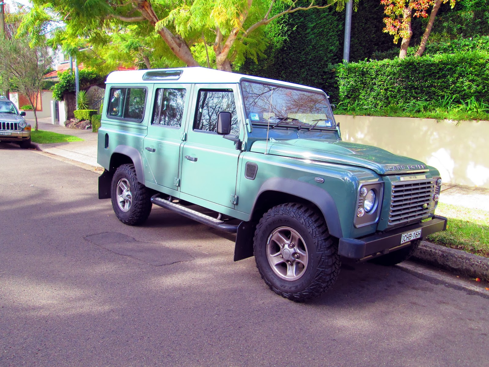 Aussie Old Parked Cars: 2011 Land Rover Defender LWB